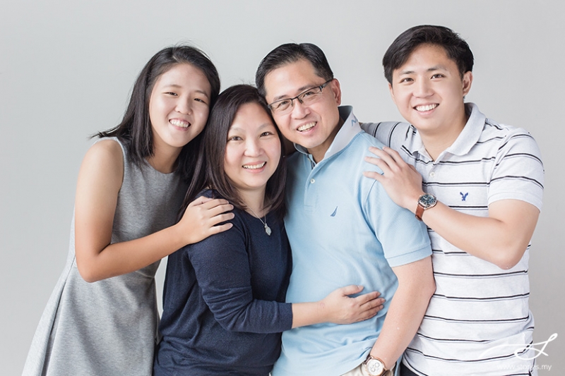 Large Family Portrait in the Studio: Lai family – Malaysia Lifestyle ...